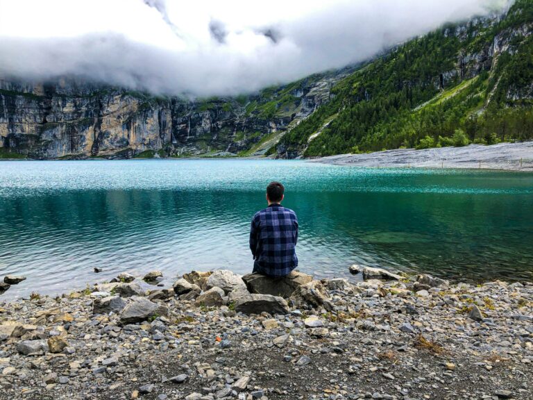 Dismissive Avoidant Attachment Style: 7 Signs, Causes, Impact + Steps ...